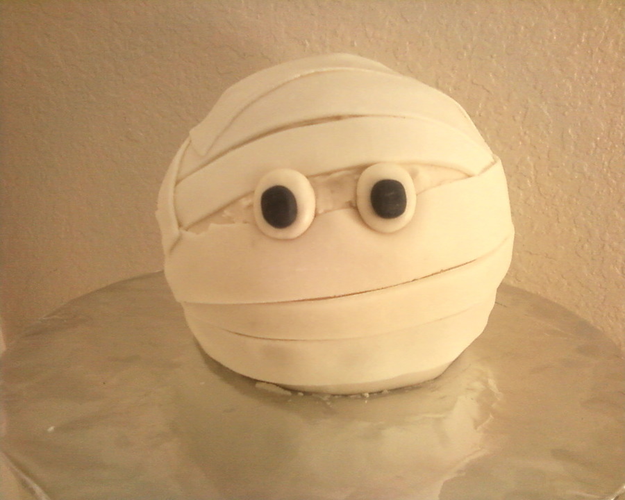 Mummy Cake - CakeCentral.com