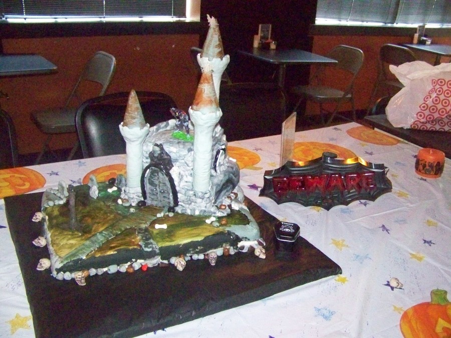 Haunted Castle - CakeCentral.com