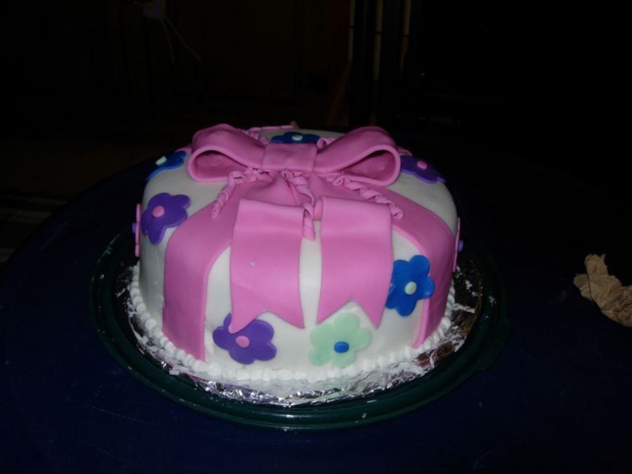 Present Cake - CakeCentral.com