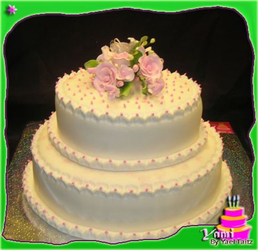 Round White Cakes - CakeCentral.com