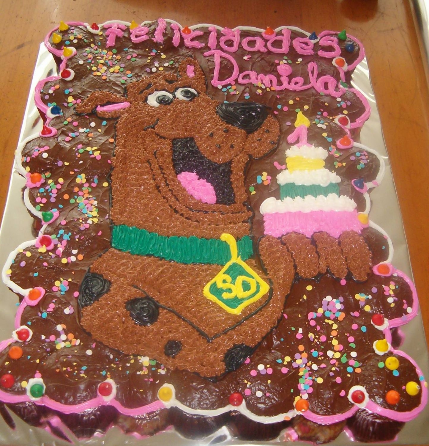 Scooby Doo Cupcake Cake - CakeCentral.com