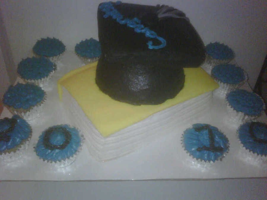 Book/cap Graduation Cake - CakeCentral.com