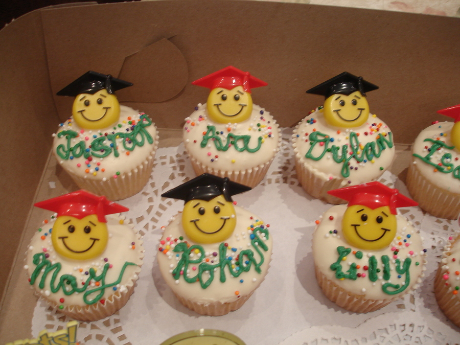 Graduation Cupcakes - CakeCentral.com