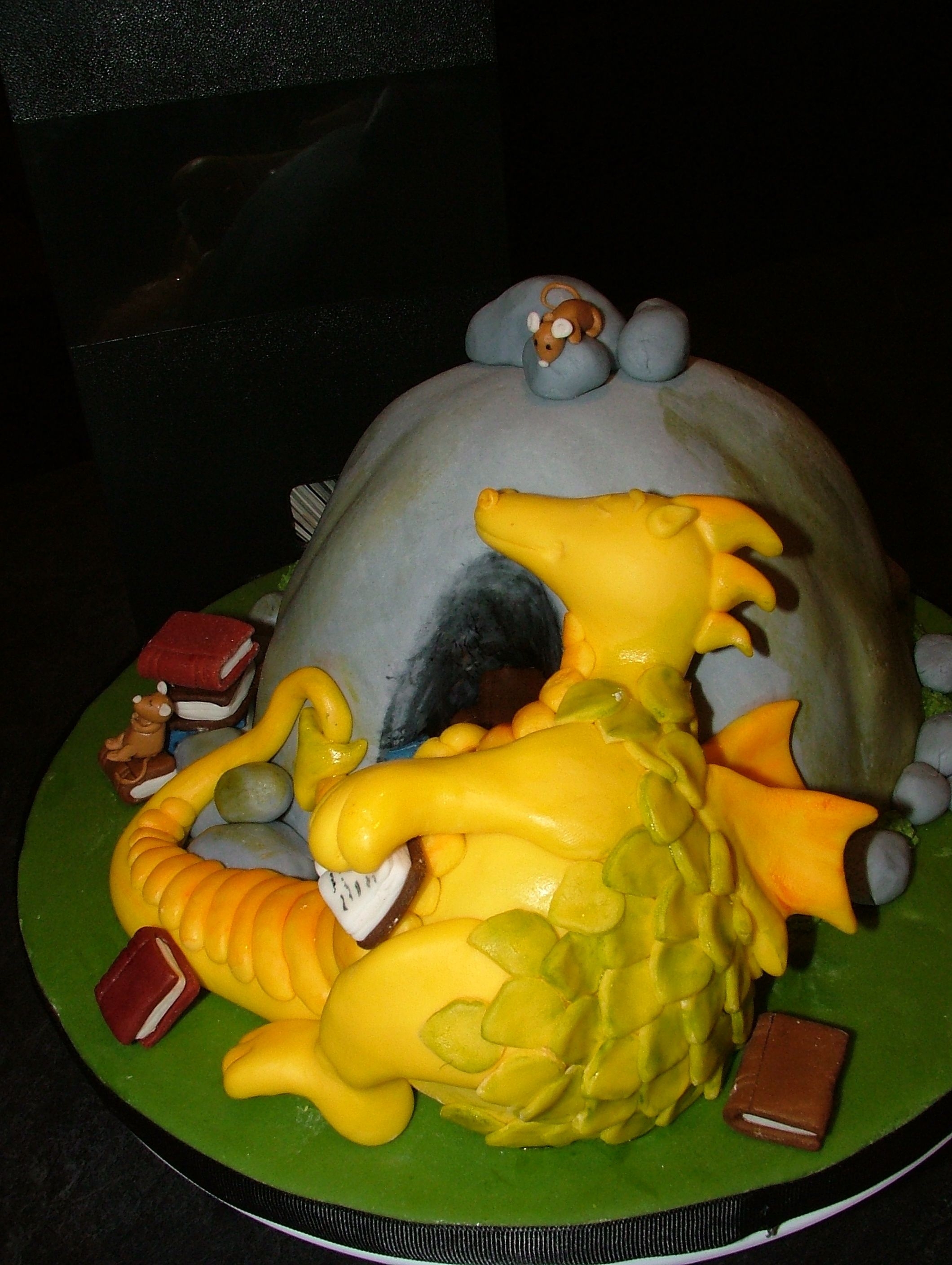 Dragon Cake - CakeCentral.com