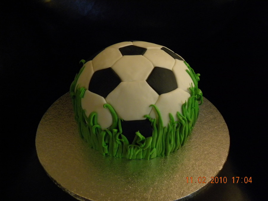 Soccer Cake - CakeCentral.com