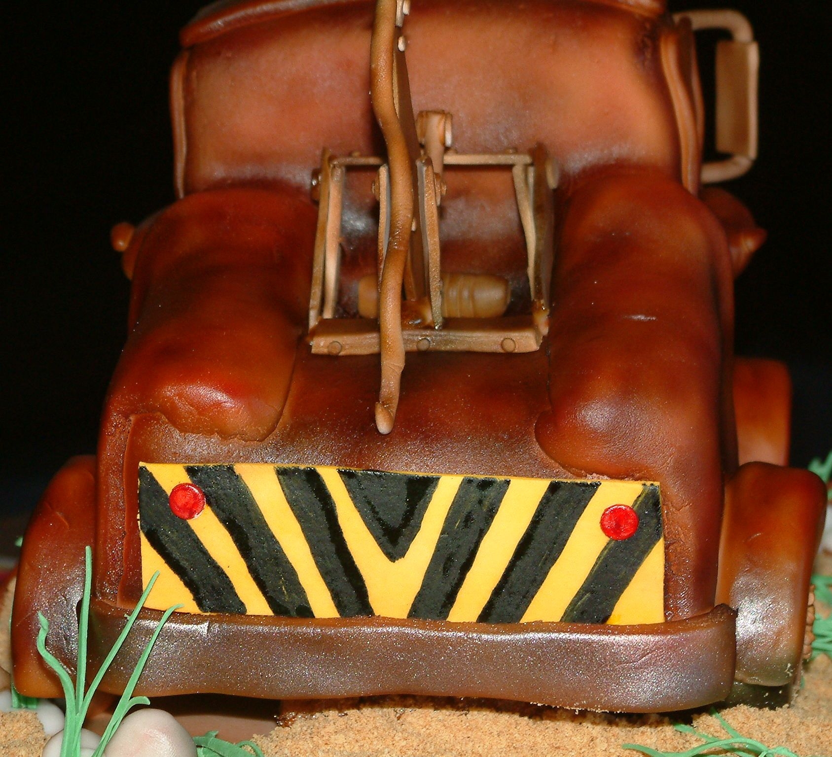 Mater Tow Truck Front View - CakeCentral.com