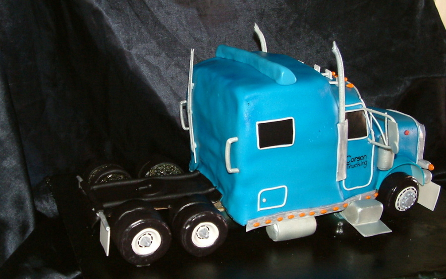 Peterbilt Semi Truck - CakeCentral.com