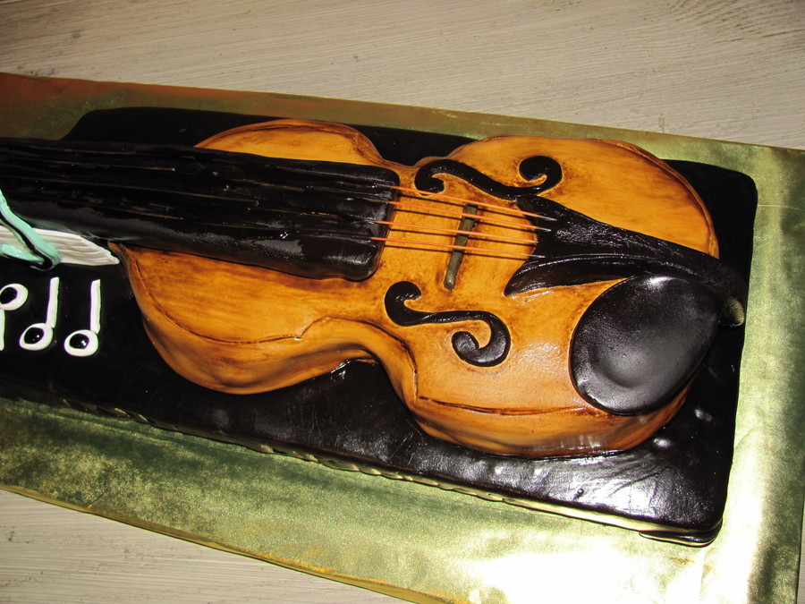 Violin Cake - CakeCentral.com