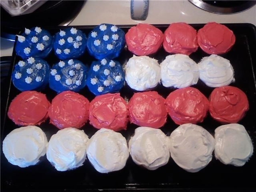 American Flag Cupcake Cake - CakeCentral.com