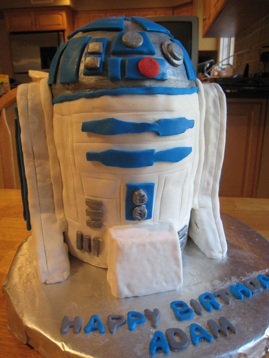 R2D2 Cake - CakeCentral.com