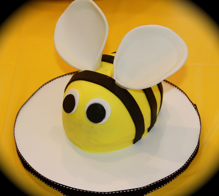 Bumble Bee Smash Cake - CakeCentral.com