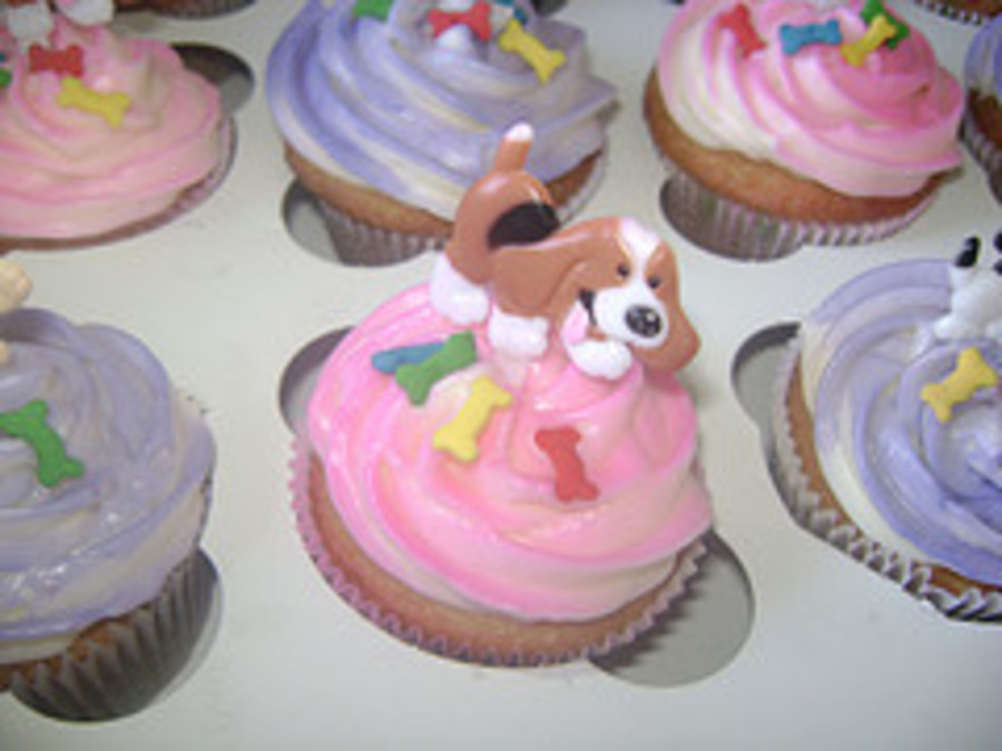 Lil Girl Wanted Lil Dogs On Her Cupcakes - CakeCentral.com