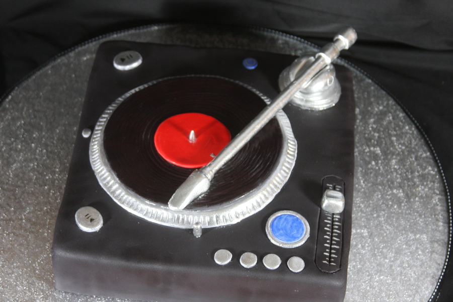 Turntable Cake - CakeCentral.com