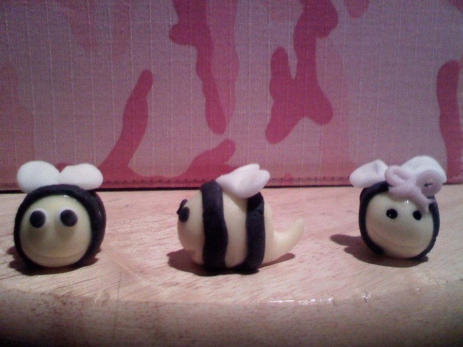 Fondant Bumble Bees - CakeCentral.com