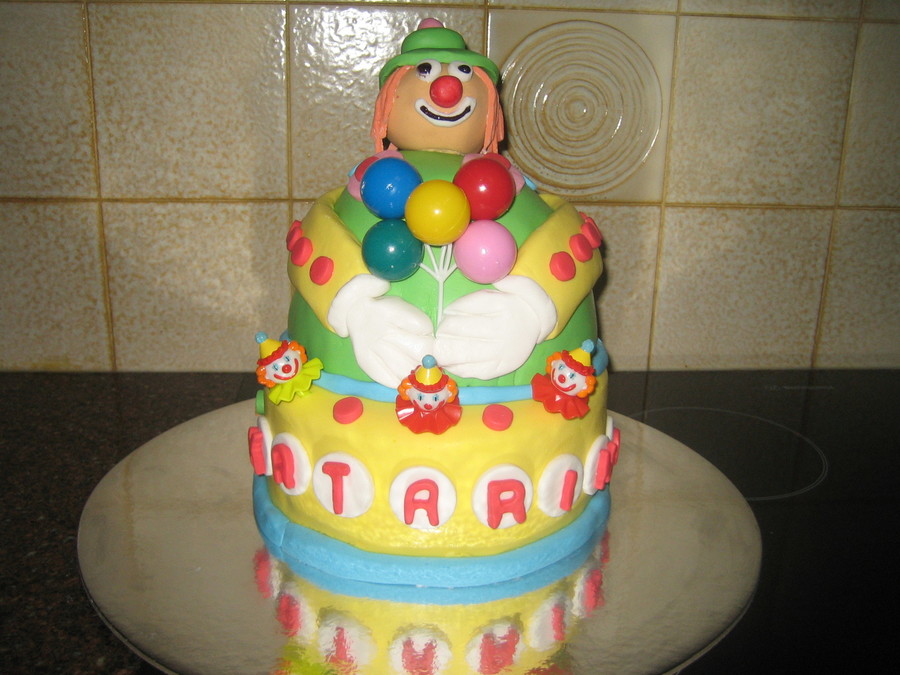 Clown Cake - CakeCentral.com