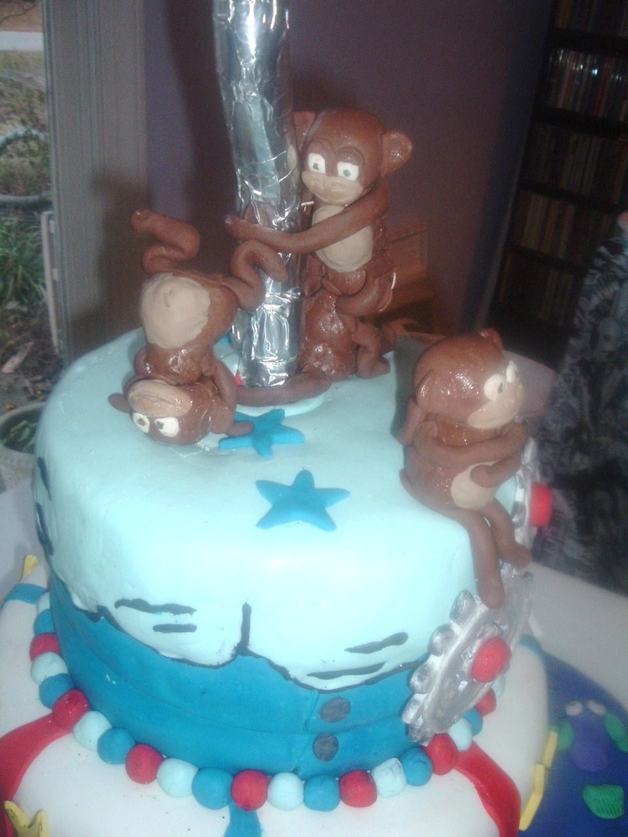 Dr Seuss Cast Party Cake - CakeCentral.com