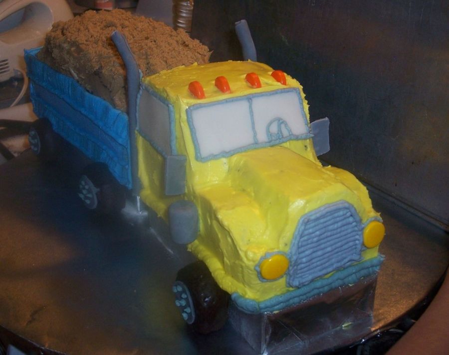 Truck Cake - CakeCentral.com