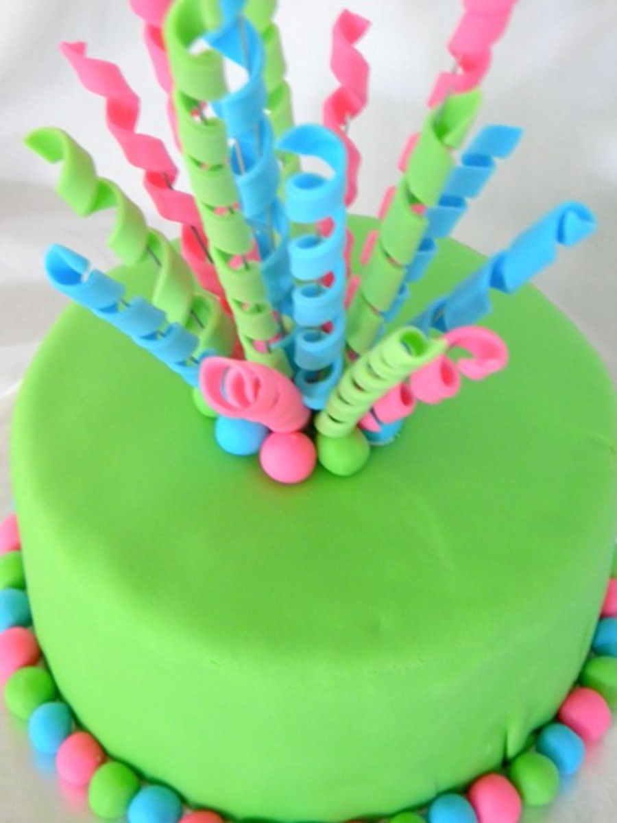 Twirly Top - CakeCentral.com