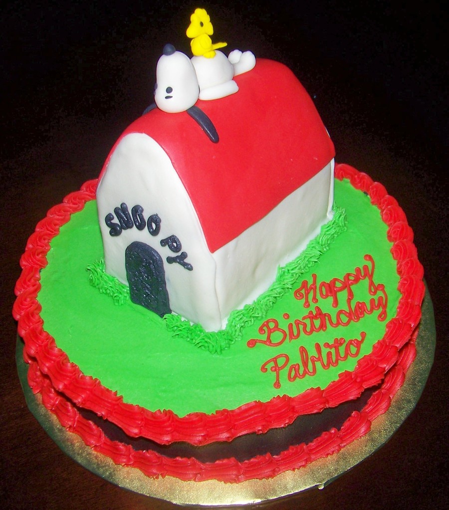 Snoopy Cake - CakeCentral.com