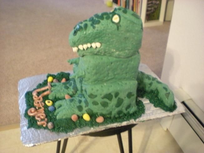 T-Rex Cake - CakeCentral.com