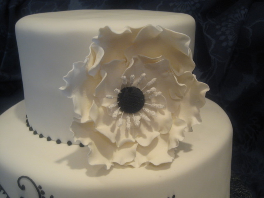 Black And White Scroll Cake - CakeCentral.com
