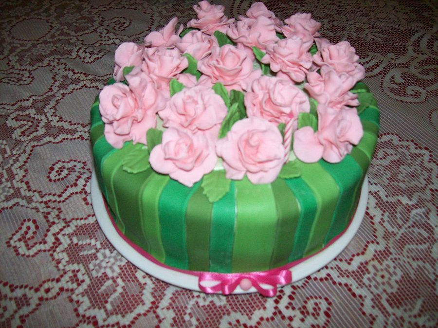 Bunch Of Roses - CakeCentral.com