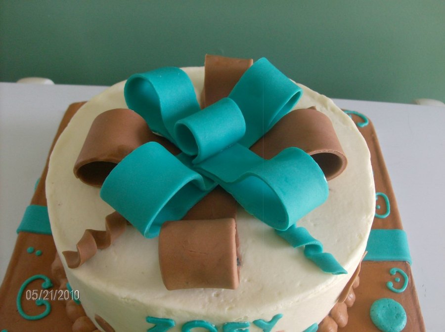 Present Cake With Bow - CakeCentral.com