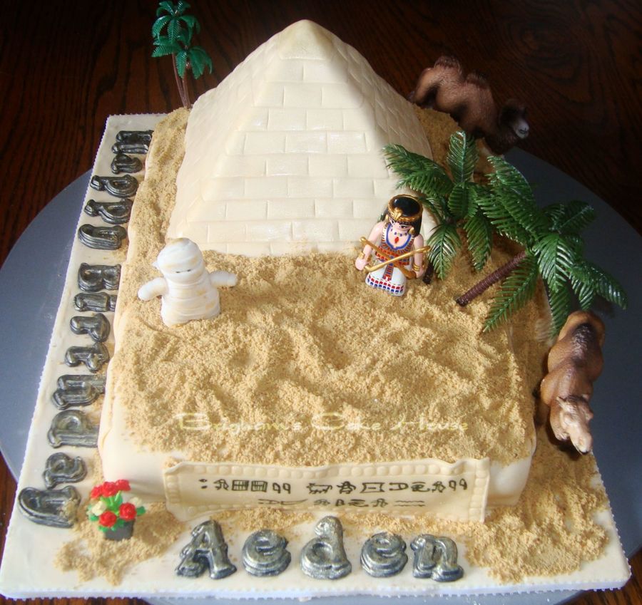 Pyramid Cake - CakeCentral.com