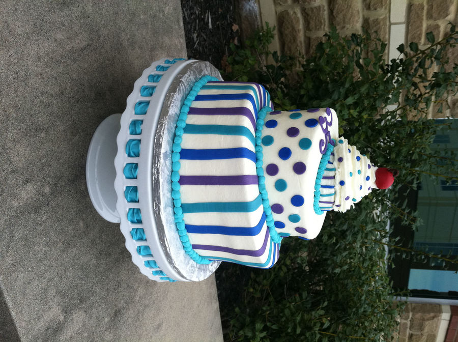 Topsy Turvy Cake - CakeCentral.com