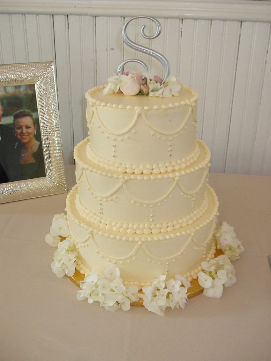 Classic Wedding Cake - CakeCentral.com