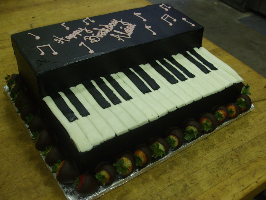 Piano Birthday Cake - CakeCentral.com