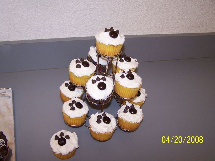 "cub-Cakes" To Go With The Panda Cake - CakeCentral.com