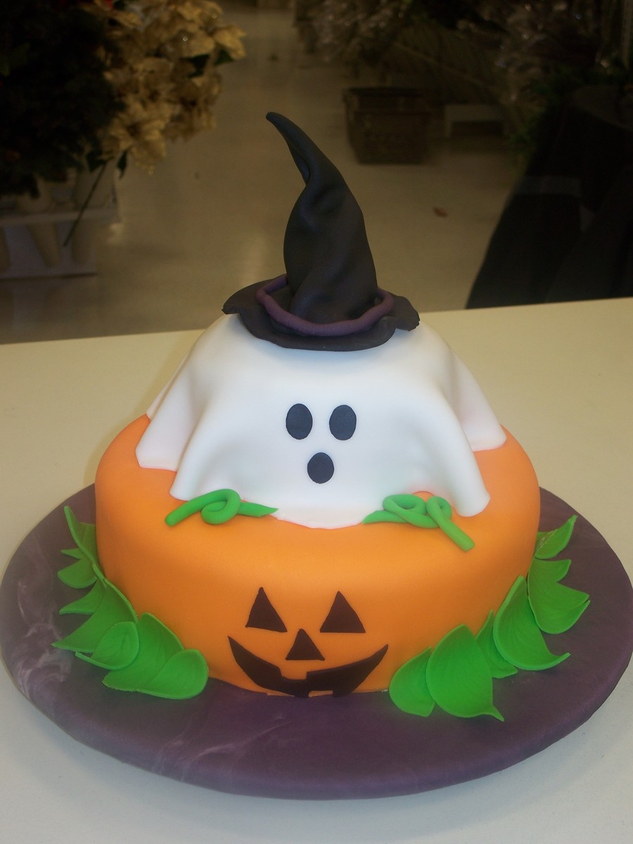 Pumpkin & Ghost - CakeCentral.com