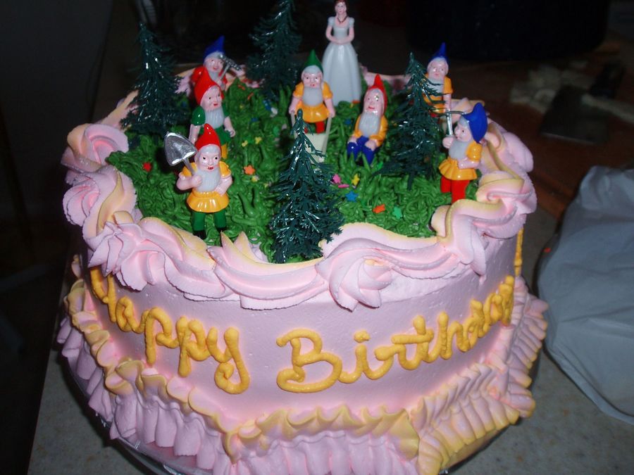 Snow White Cake - CakeCentral.com