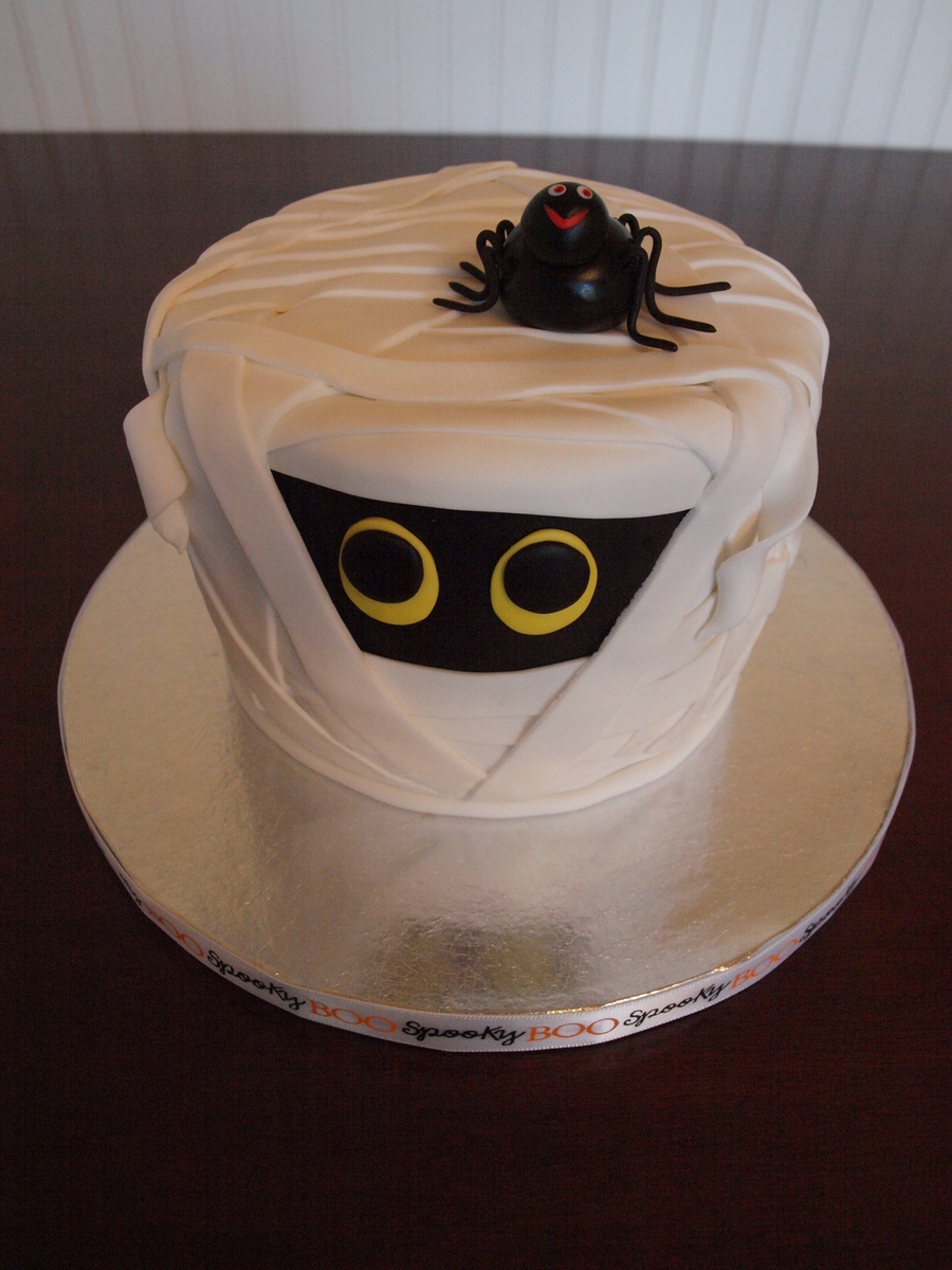 Mummy & Spider! - CakeCentral.com