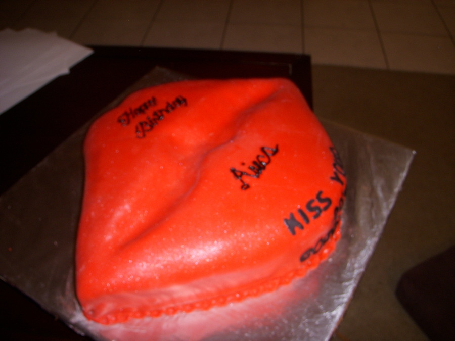Lips Cake - CakeCentral.com
