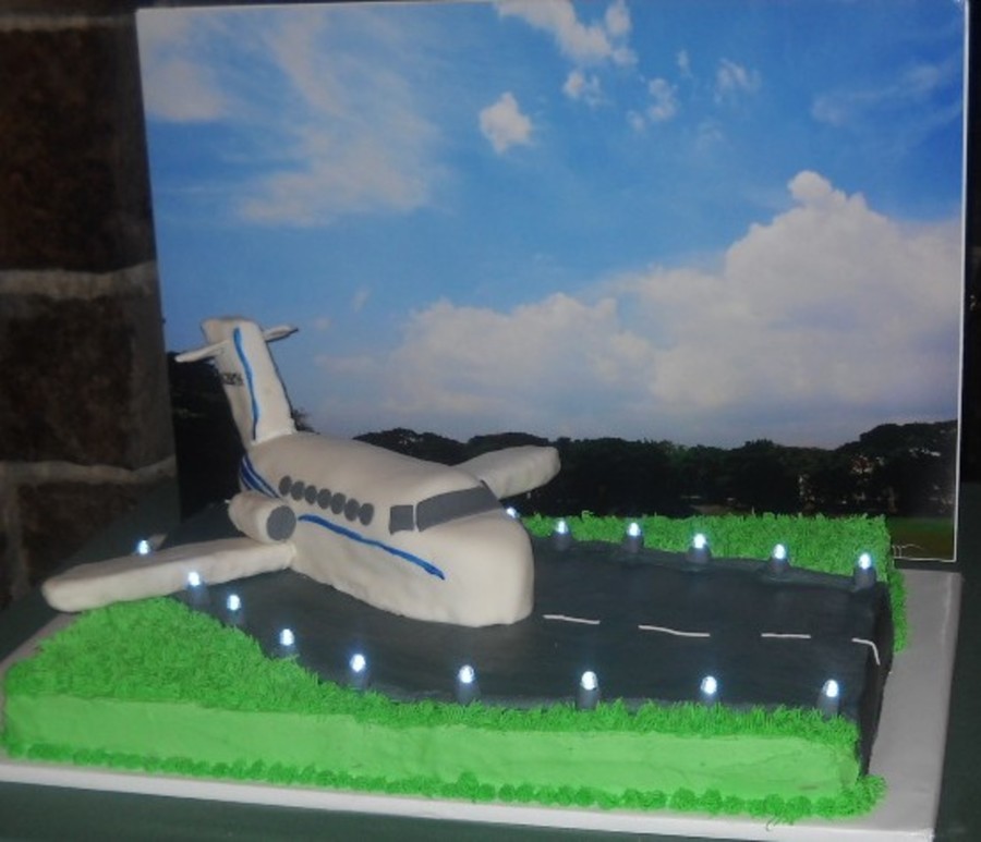 Cessna Jet Cake - CakeCentral.com
