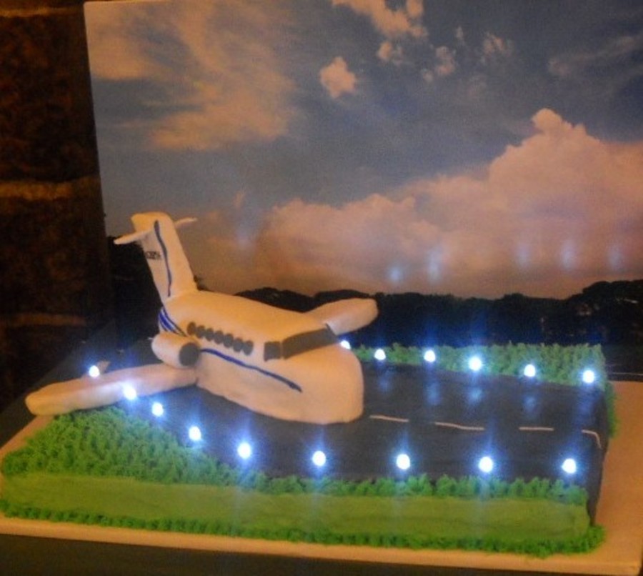 Cessna Jet Cake - CakeCentral.com