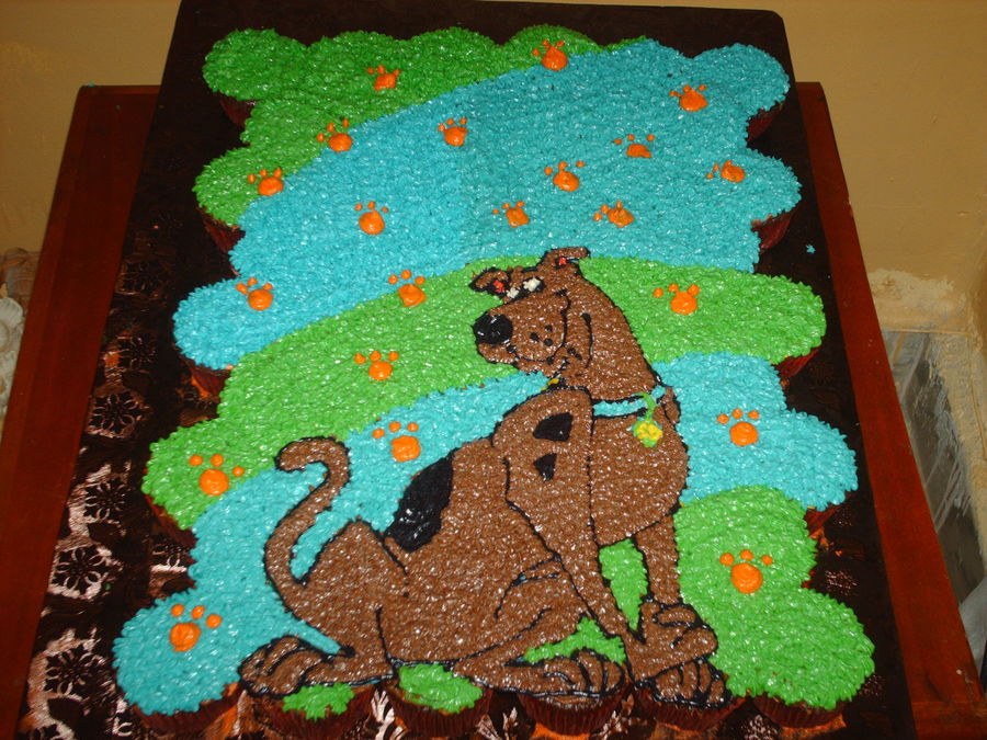 Scooby Doo Cupcake Cake - CakeCentral.com