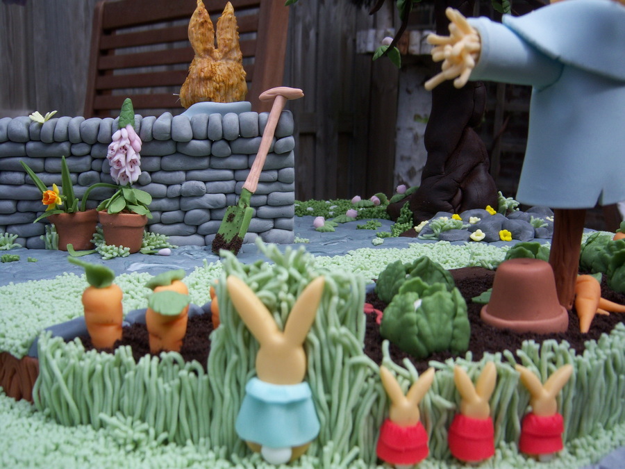 Peter Rabbit Garden - CakeCentral.com