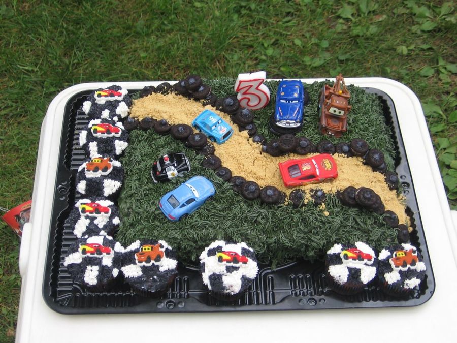 Cars The Movie Cake - CakeCentral.com