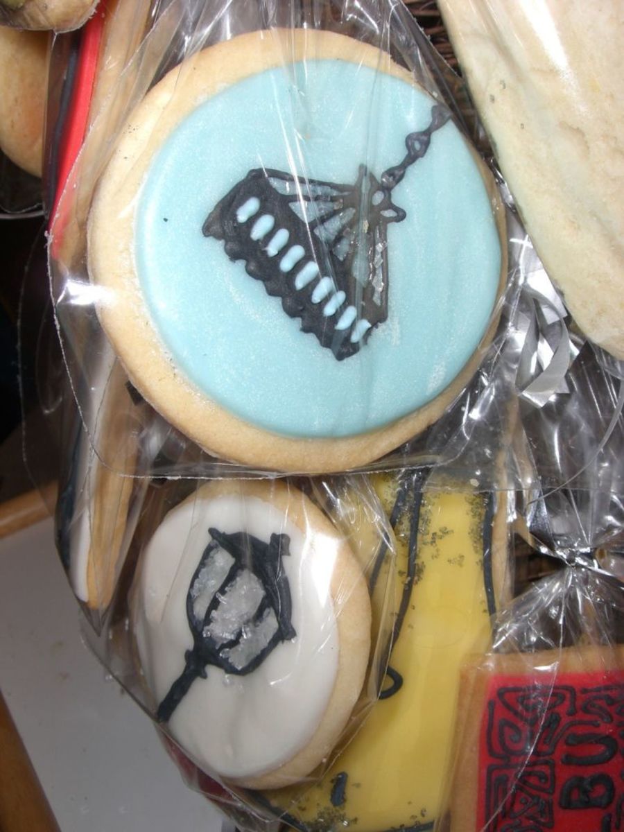 Hanging Light Fixture And Lantern Cookies - CakeCentral.com