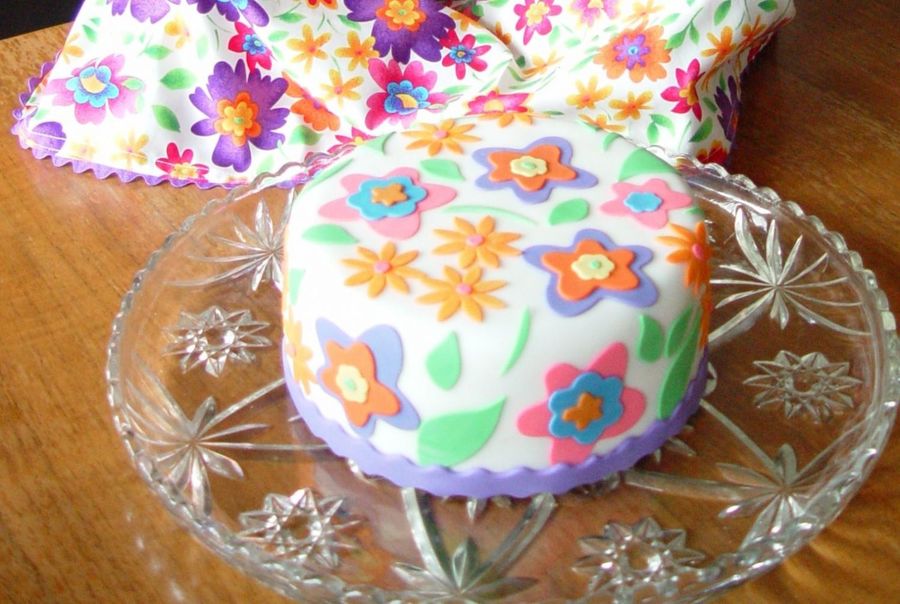 Hippie Flower Cake - CakeCentral.com