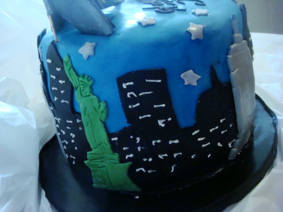 New York Theme Cake - CakeCentral.com