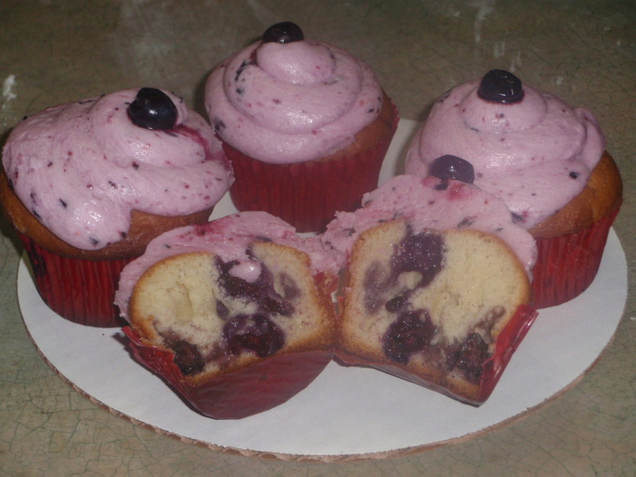 Fresh Blueberry Cuppies - CakeCentral.com