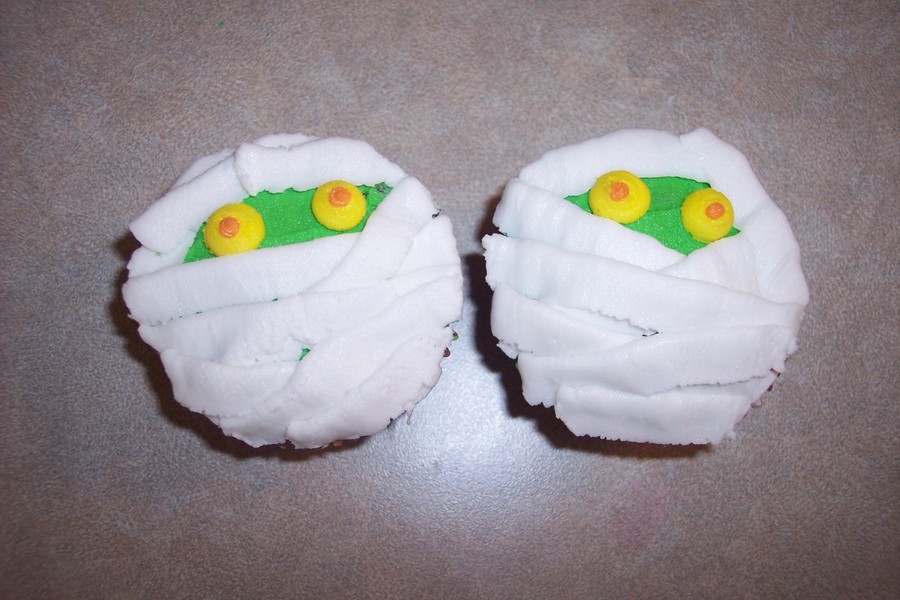 Mummies - CakeCentral.com
