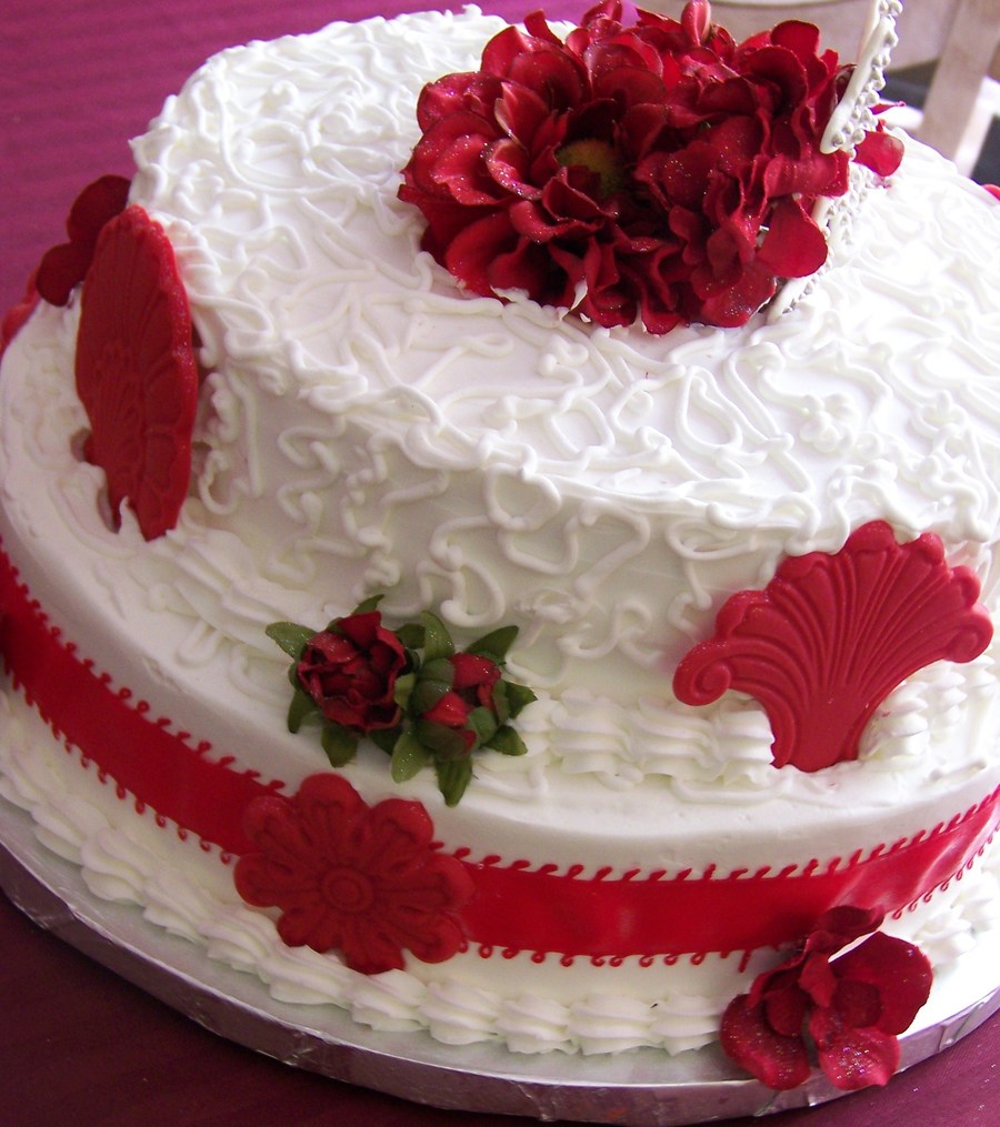 Red & White Cake - CakeCentral.com