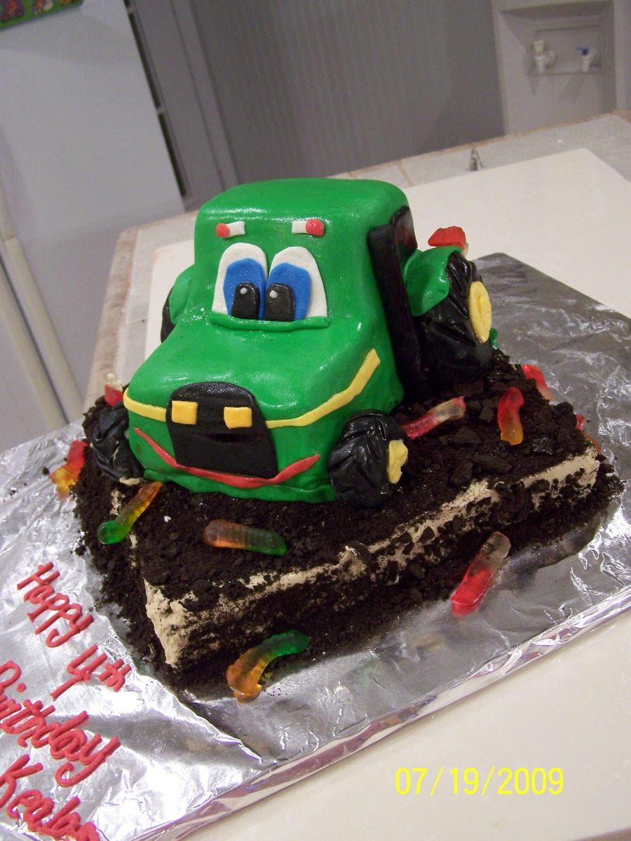John Deere Tractor - CakeCentral.com