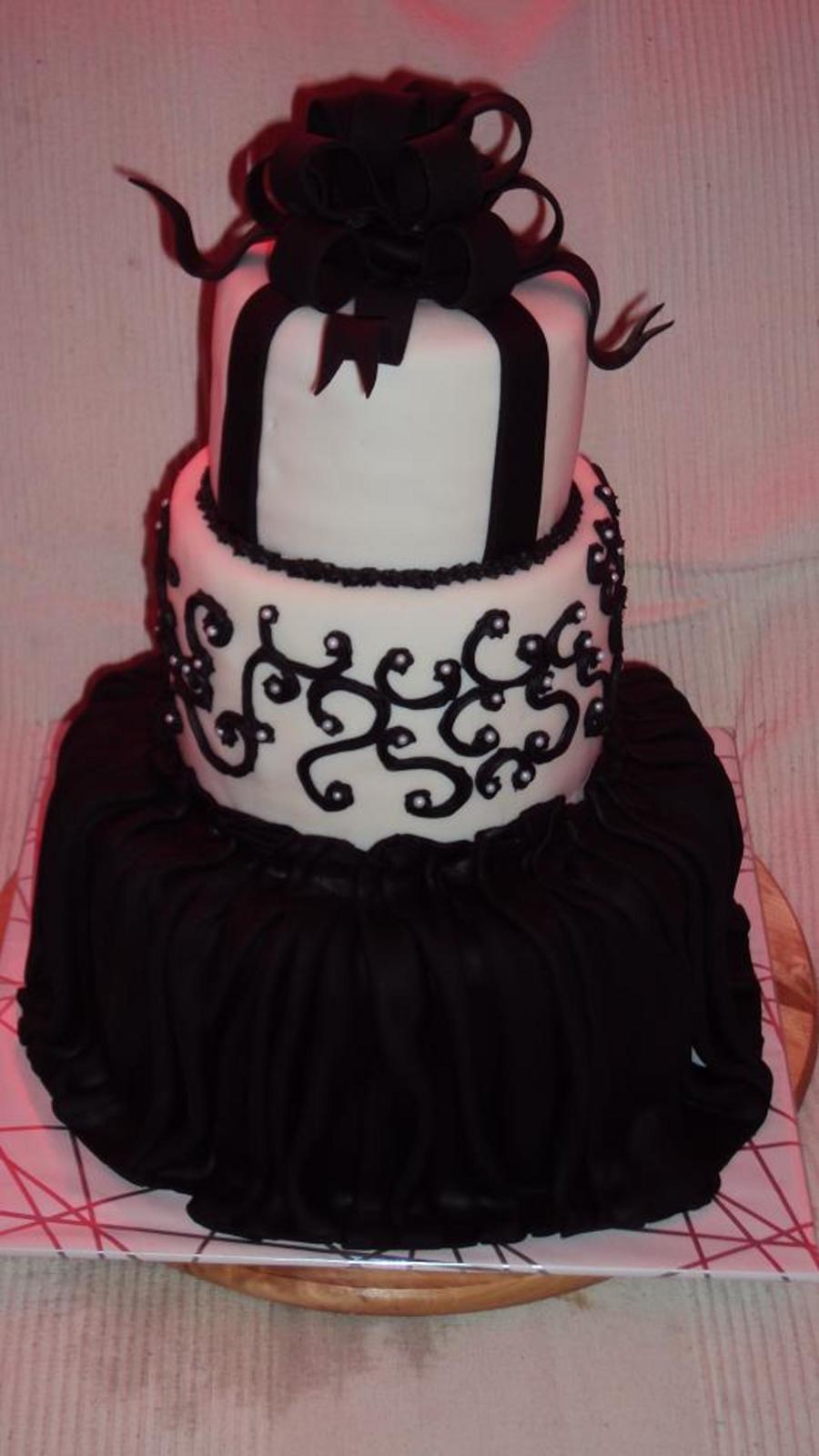 Bow Cake - CakeCentral.com