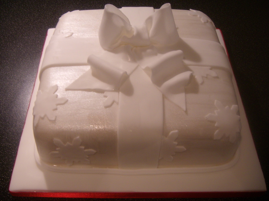 Present Cake - CakeCentral.com